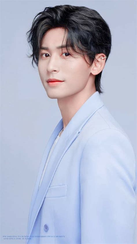 Pin di Ruyki dhi su Zhang Zhe Han 张哲瀚