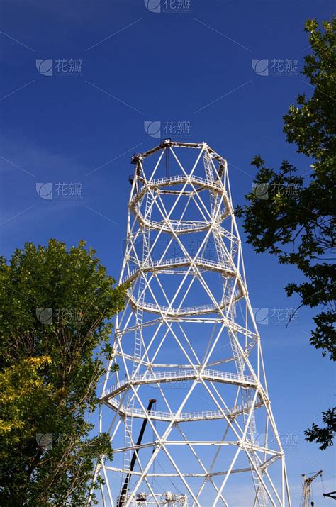 建筑业 无线电通信塔 人造卫星 无线电波 垂直画幅 天空 起重机 工业 卫星天线 商业金融和工业