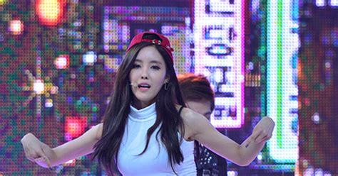 티아라 효민 아찔한 배꼽 드러내며 [mbn포토]