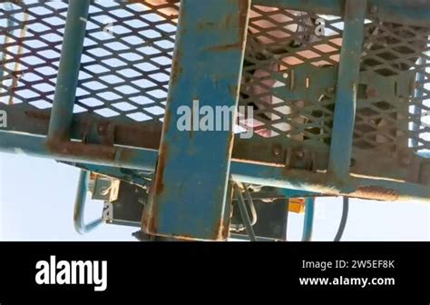 Cherry Picker Worker Stock Videos And Footage Hd And 4k Video Clips Alamy