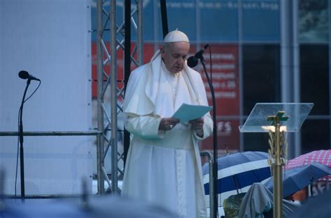 Папа Франциск затяга борбата с корупцията