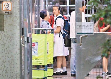 搭𨋢突遇急降 女子墮傷 東方日報