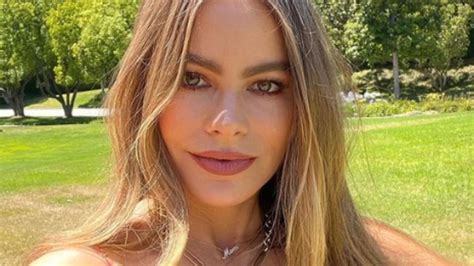 Transparencias Y Mega Escote Sofía Vergara Marca Tendencia Con Su Look