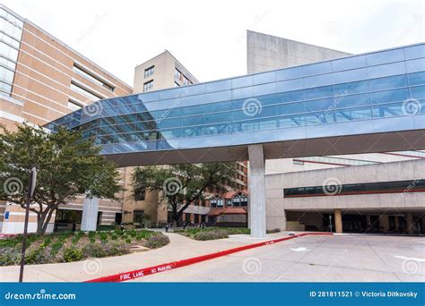 Skywalk Bridge In The Ut Southwestern Medical Center Editorial Photo