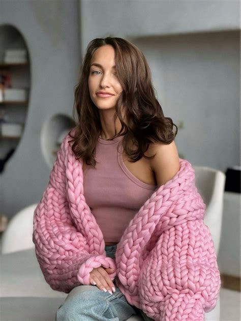 Объемные вязаные кардиганы ручной работы Obnimy Obnimy бренд объемных вязаных кардиганов