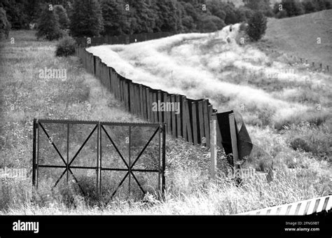 Ehemalige Ddr Ddr Grenze Schwarzweiß Stockfotos Und Bilder Alamy