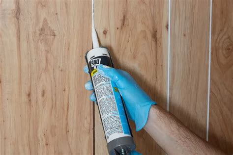 Чем заделать щели в деревянном полу чем замазать трещины между досками заделка швов герметиком