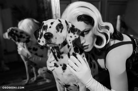 模特 Lada Lyumos Ladalyumos 扮演 101 Dalmatians 中的 Cruella De Vil 泄露了