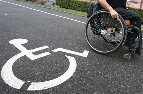 Suisse Insolite Un Homme En Fauteuil Roulant électrique Intercepté