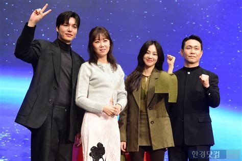 3년 만에 출격한 500억 우주 로맨스 공효진·이민호 흥행불패 이어질까 종합