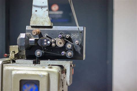 오래 된 복고풍 아날로그 8mm 필름 스트립 필름 프로젝터 필름 네거티브 롤러 및 구성 요소 부품 0명에 대한 스톡 사진 및 기타 이미지 Istock