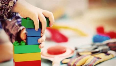 Falsa psicóloga que atendia crianças autismo é condenada a quase anos de prisão