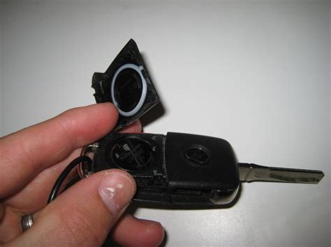 VW Jetta Key Fob Battery Replacement Guide 005