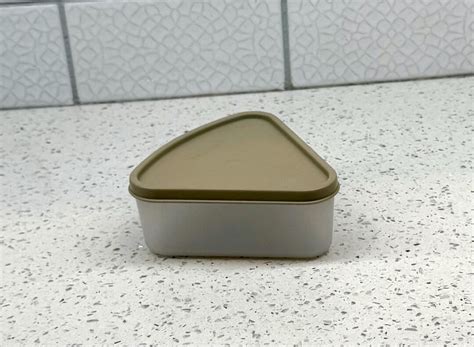 Retro Tupperware Pie Slice Keeper Container With Beige Lid Tupperware