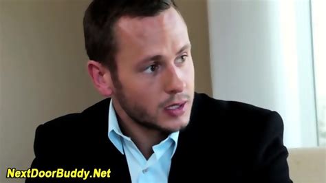 Muscly Hunk Gets Facial Eporner