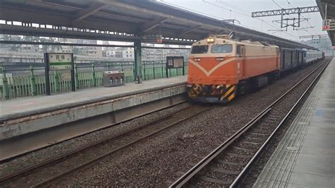 8793次七堵發車經由海線開往龍井的e240單電頭兩節篷車報廢迴送的emu400型單組四輛一編組emu403列車兩節篷車r157單柴電