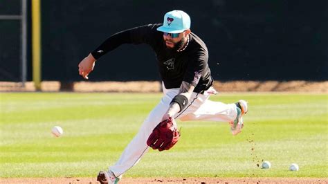 Diamondbacks Designate 3B Emmanuel Rivera For Assignment Yardbarker