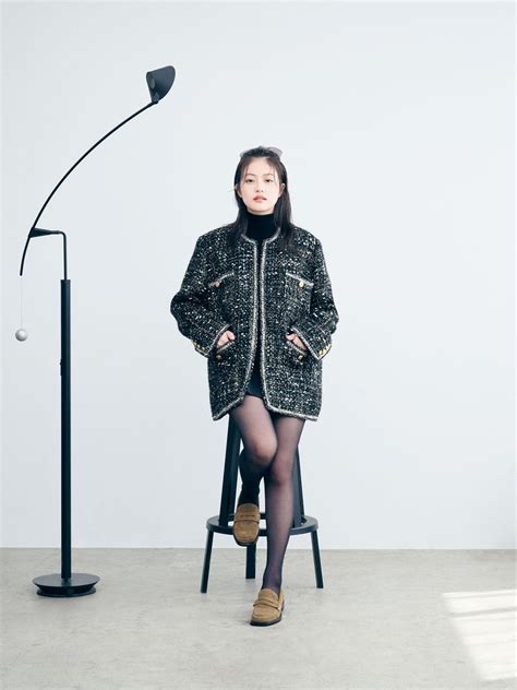 今田美桜、ミニスカ×タイツで美脚スラリ モデルプレス