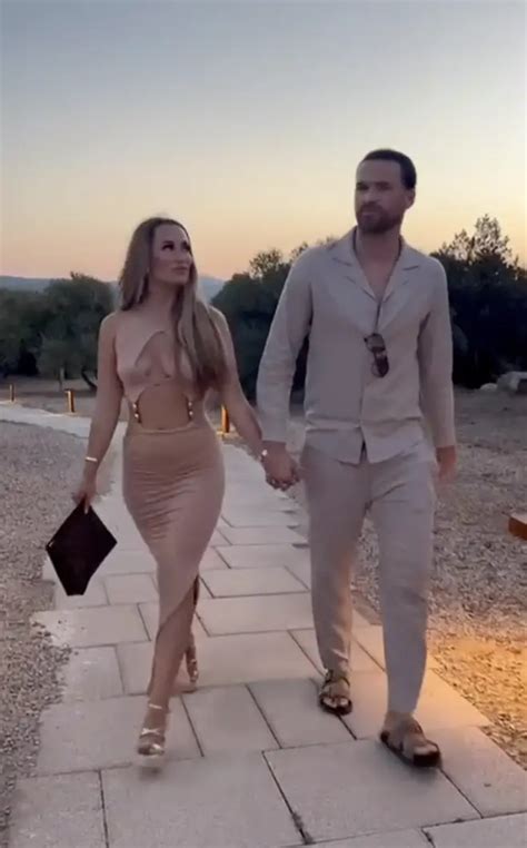 What Happened Between Love Islands Olivia Hawkins And Ronnie Vint