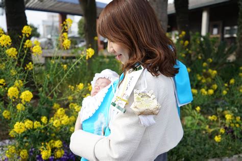 お宮参りの母親の服装にはレンタルスーツがおすすめ！不安や疑問も解消 レンタルドレスチャンネル