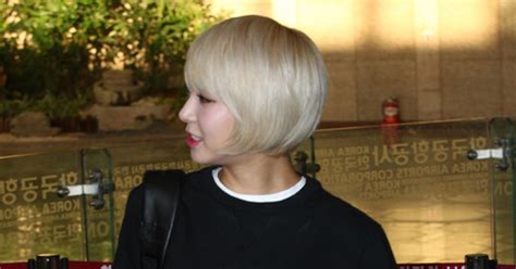 Aoa 초아 아슬아슬 초미니에 드러난 완벽 각선미 포토엔