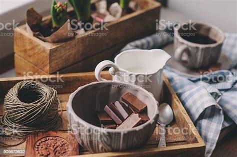 포근함 동절기의 아침입니다 집에서요 커피 우유 및 초콜릿 0명에 대한 스톡 사진 및 기타 이미지 0명 게으름 겨울