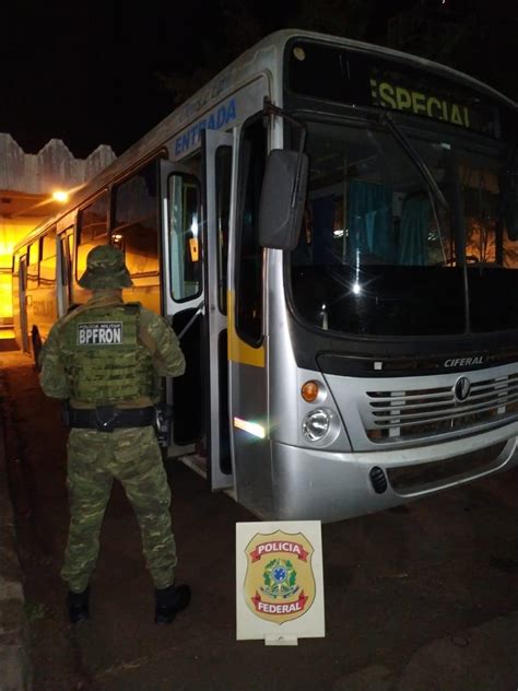 BPFRON Polícia Federal e Polícia Civil apreendem ônibus carregado