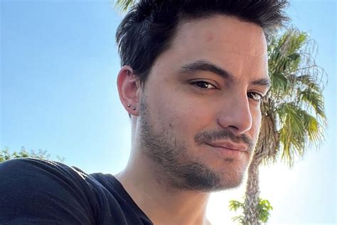 Felipe Neto desabafa após perguntas sobre fotos a ex Bruna Gomes