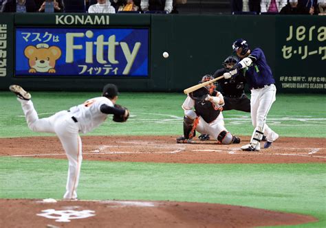 【ヤクルト】山田哲人2戦連発4号も大逆転負け空砲「切り替えて」大事を取り4回守備で交代 プロ野球写真ニュース 日刊スポーツ