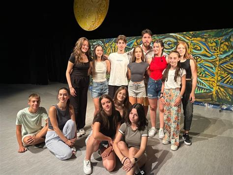 Sutra Na Velikoj Sceni Kulturnog Centra Čačak Premijera Dečije Predstave „luna Manuna”