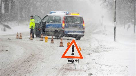 Schnee Chaos im MK führt zu Unfällen mit Sachschäden Kreis und Region