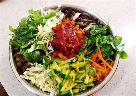 윤식당비빔밥보다 간단한 오색비빔밥만들기 각종 채소볶음과 버섯볶음을 올린 오색비빔밥에는 고추장이 최고