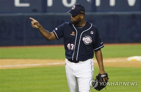 무실점 이어가는 두산 알칸타라 연합뉴스
