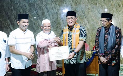 Ketua Dprd Sumbar Berikan Bantuan Pembangunan Masjid Saat Safari
