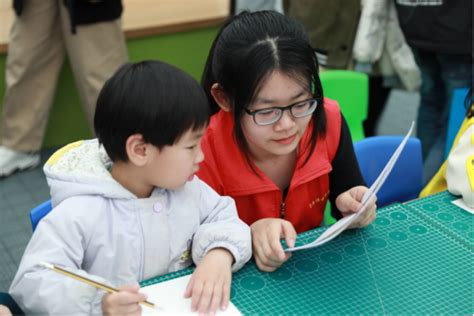 公益课堂第一期走进传统节日弘扬中华文化我院联合玉林市图书馆开展公益课堂活动 文学与传媒学院