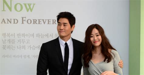 포토 유지태 김효진 우리처럼 손 마주잡고~