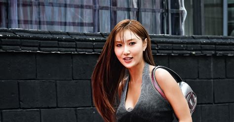 화사 화보 착각 부르는 표정 [포토엔hd]