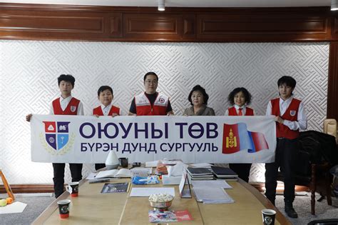 “Оюуны төв” бүрэн дунд сургуулийн 8а ангийн сурагчид малчдадаа туслах
