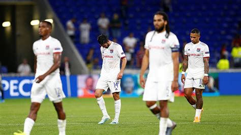 Ligue Des Champions Lyon Déjà Lheure Des Questions Autour De Sylvinho