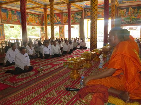 សម្តេច វិបុលសេនាភក្តី សាយ ឈុំ ប្រធាន ព្រឹទ្ធសភា នៃព្រះរាជាណាចក្រកម្ពុជា បាន អញ្ជើញ ចូល រួម គោរព