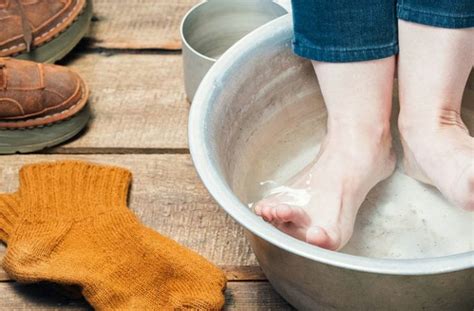 Geschwollene Füße Ursachen Hausmittel und Tipps