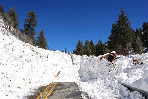 In Southern California Snow Has Trapped People For Days The New York Times
