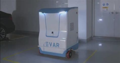 전기차 충전도로봇이 알아서 척척