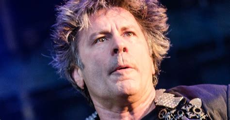 Iron Maidens Bruce Dickinson Cancer Battle Front Man Expected To Make