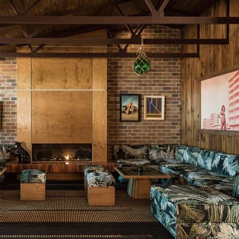 Eight Luxurious Houses With Refreshing Outdoor Swimming Pools