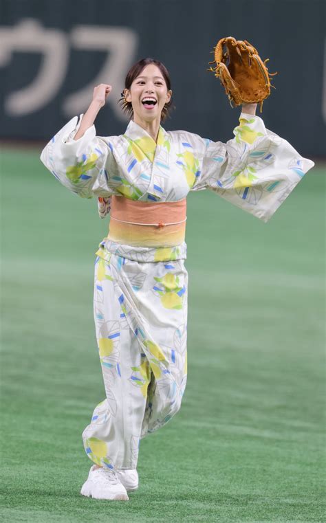 フォトギャラリー13枚目 鷲見玲奈、夏帆、新木優子、原菜乃華美女たちの「涼しくも大胆な」最新浴衣姿を独占撮 Fridayデジタル