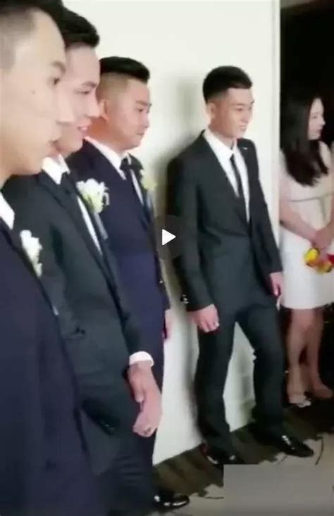 張馨予何捷婚禮接親現場曝光，何捷單膝跪地為她穿鞋，一句話甜炸 每日頭條