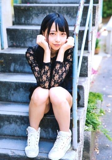 駿河屋 神使轟く、激情の如く。生牡蠣いもこ全身・衣装黒・座り・両手頬・階段雑誌「月刊entameエンタメ 2018年7月号」応募