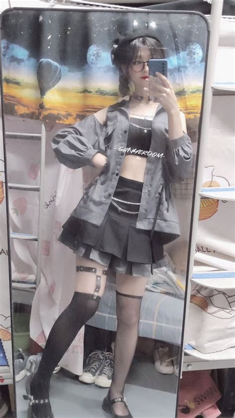 眠 叁月冬😪😪😪💤 On Twitter 太热了，🥵🥵🥵 我动不动搞颜色的日子结束了， 你想要的话，得自己来搞， 规矩你早就懂得。 瘫倒