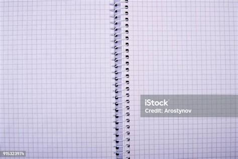 Fragmen Notepad Terbuka Dengan Lembar Dalam Kotak Foto Stok Unduh